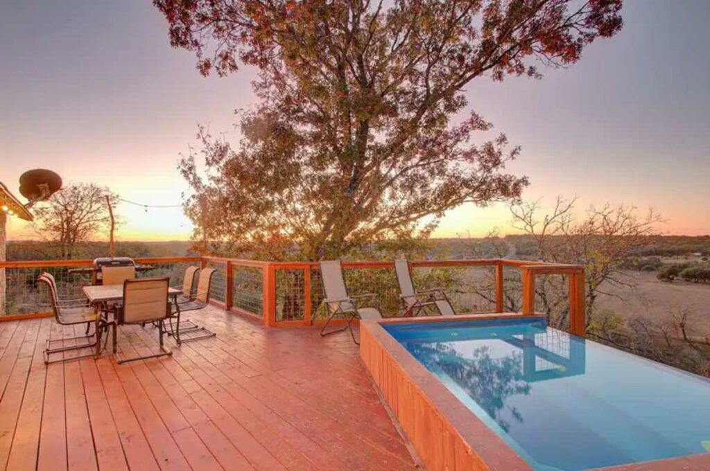 Airbnb in Texas with a Private Pool (2025 Update) | A Texas Guide
