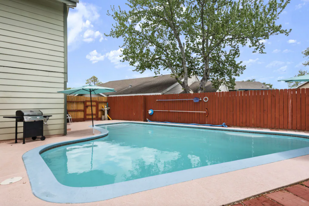 Texas VRBO with Private Pool | A Texas Guide (2023 Update)